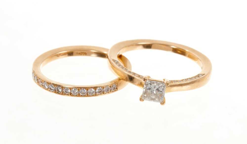 Lot 433 - Diamond princess cut single stone ring and