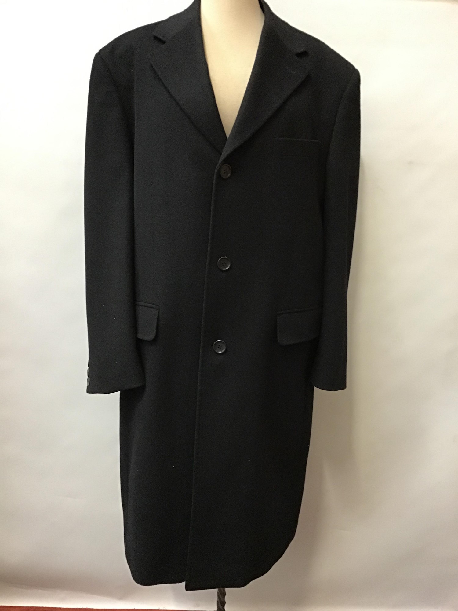 Lot 1800 - Gentleman's cashmere overcoat, two blazers,