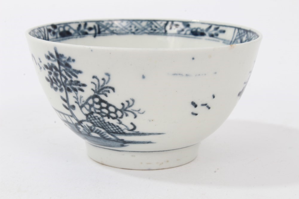 Lot 57 - 18th century Lowestoft blue and white