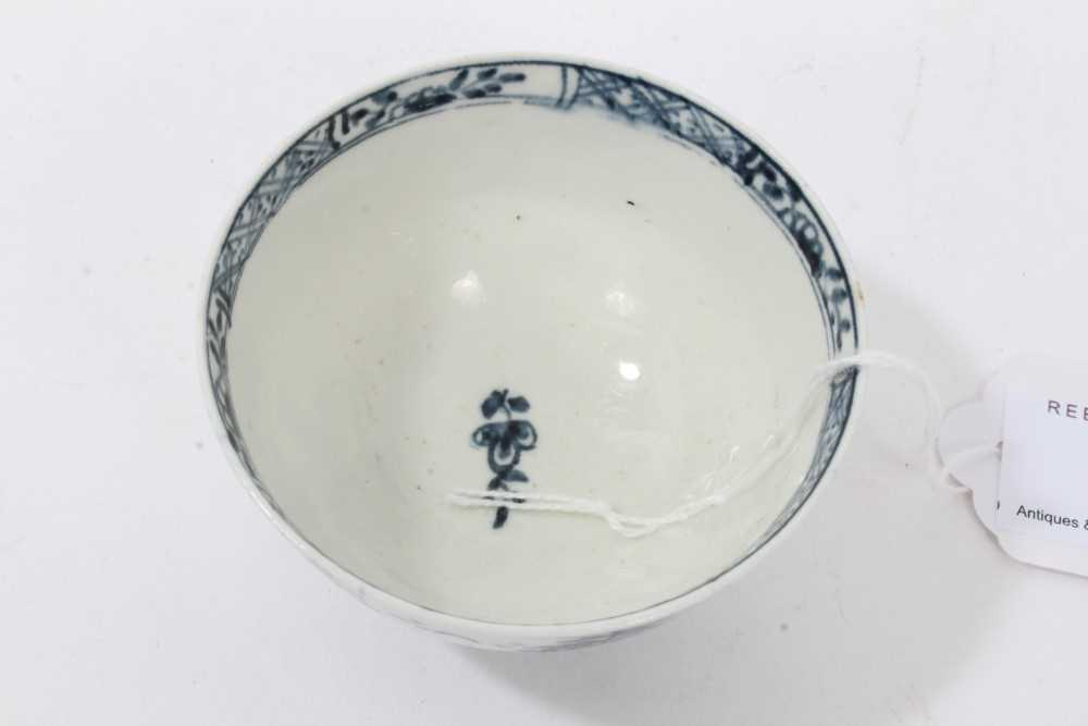 Lot 57 - 18th century Lowestoft blue and white