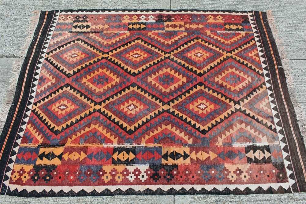 Lot 1407 - Kelim rug with geometric pattern 290cm x