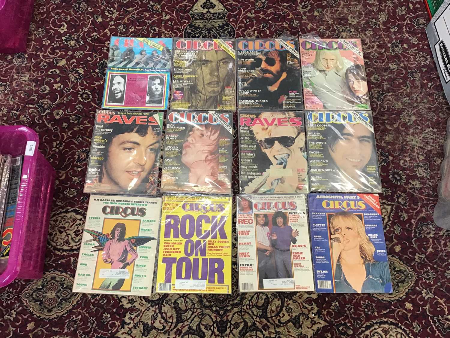 Lot 1877 - Qty of 'Circus' rock and pop magazine