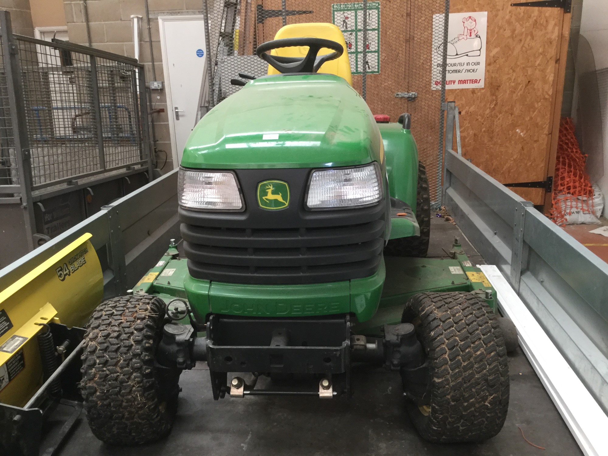Lot 2 - John Deere X748 Ultimate ride on petrol lawn