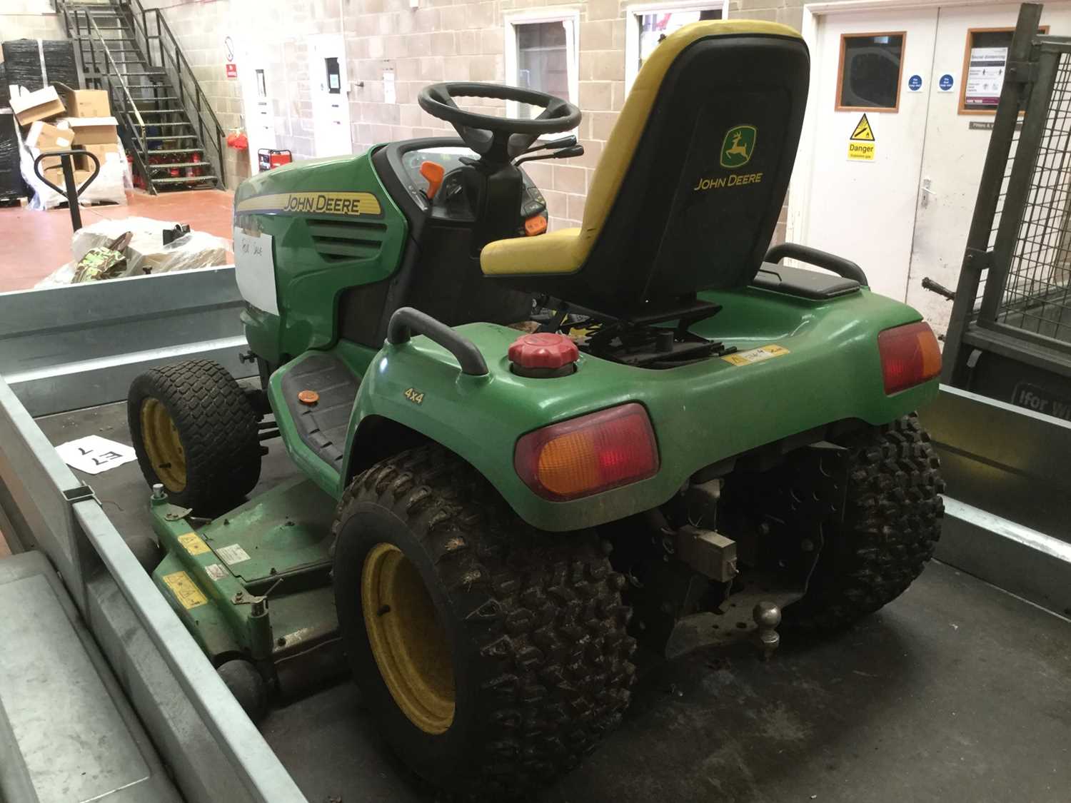 Lot 2 - John Deere X748 Ultimate ride on petrol lawn