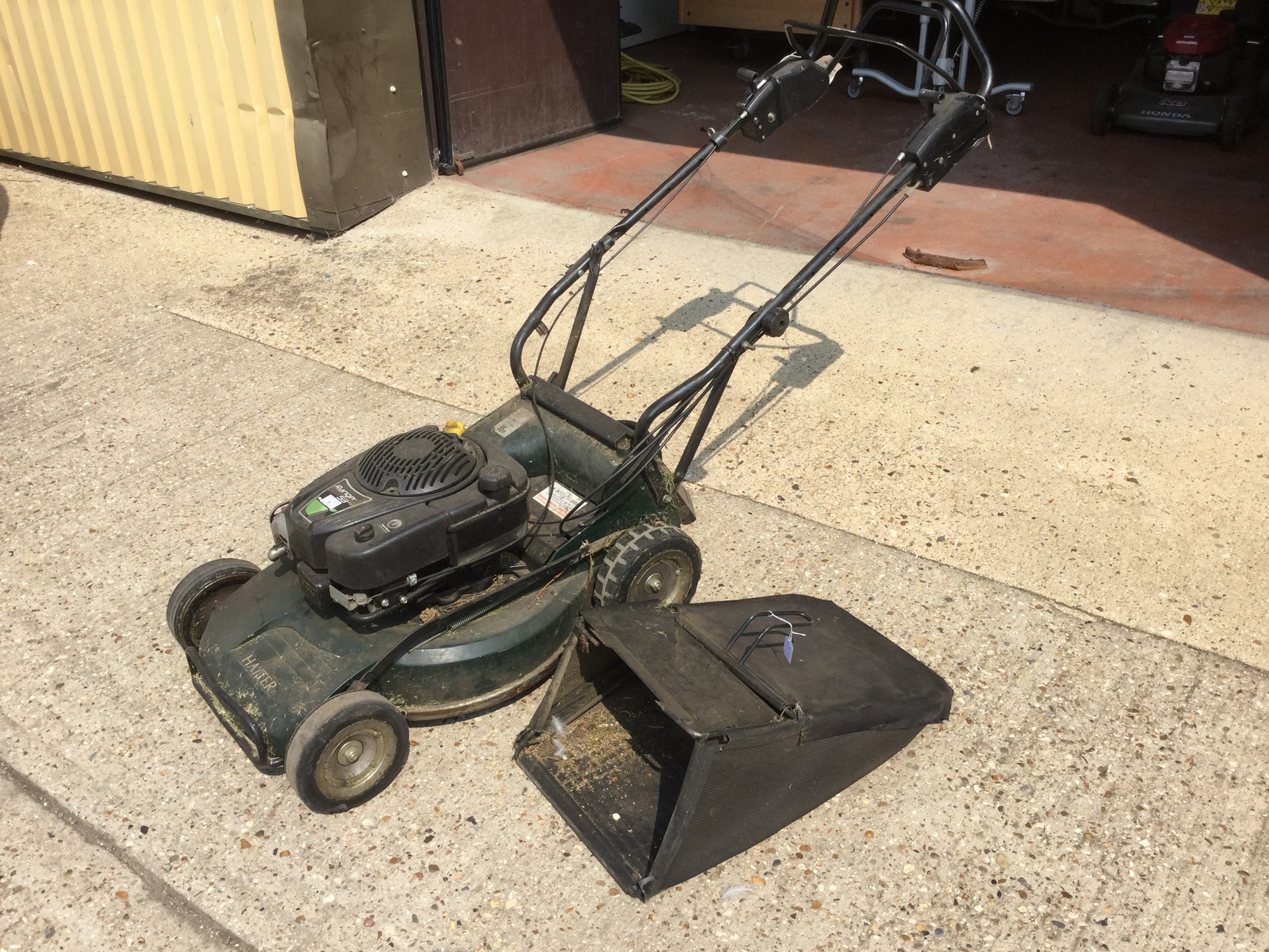 Lot 9 - Hayter Ranger Pro 53 petrol lawnmower with