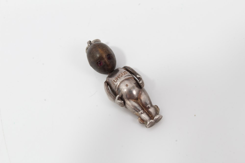 Lot 261 - Fumsup good luck charm and silver gilt Royal
