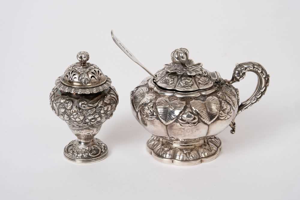 Lot 333 - Good quality George IV Silver mustard pot of