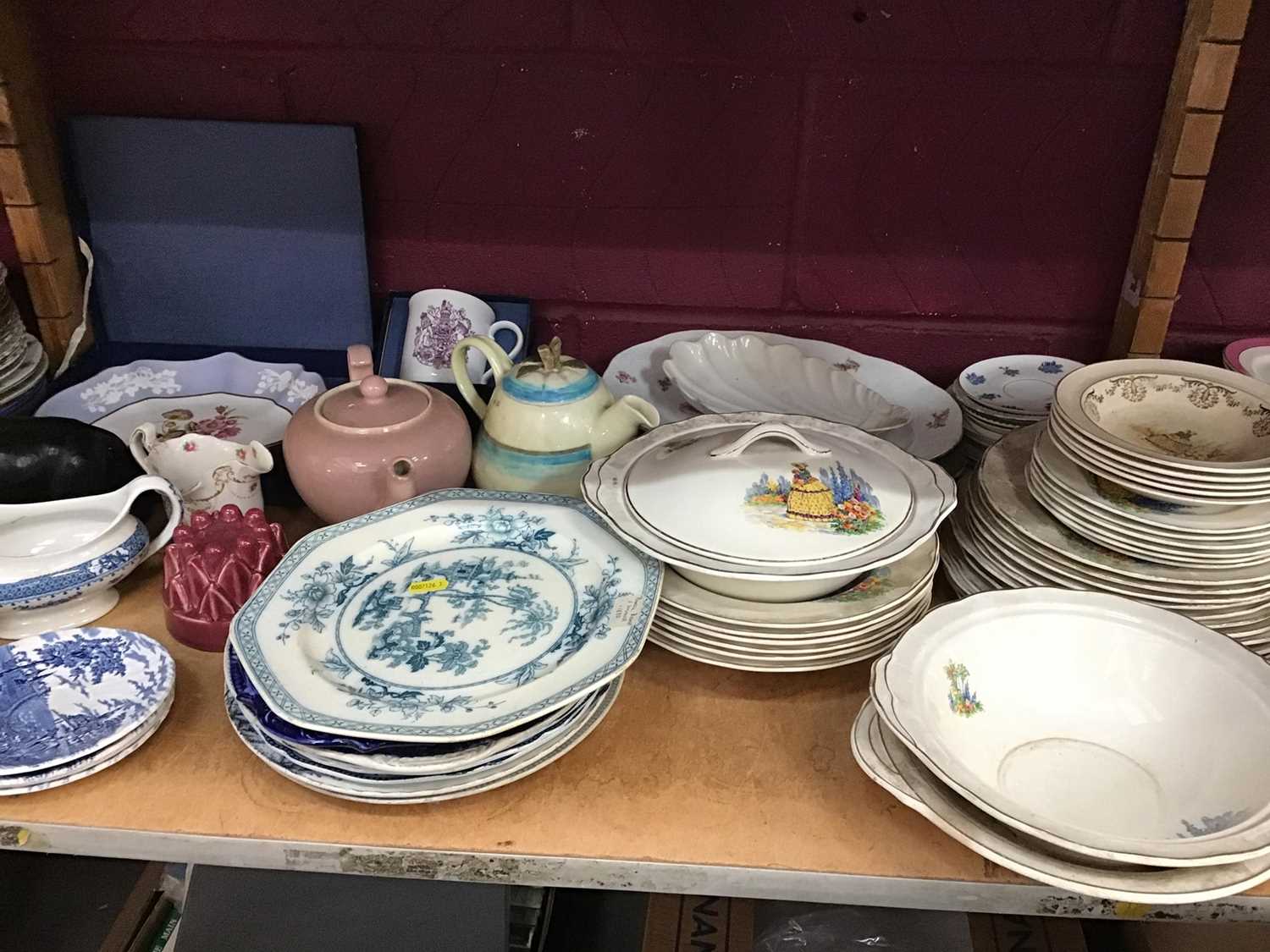 Lot 509 - Quantity of china and glassware, including a