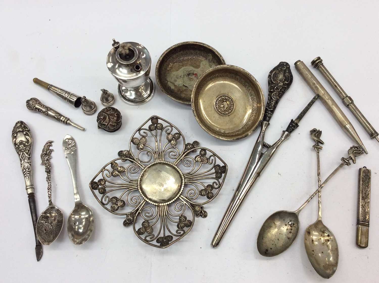 Lot 681 - Group silver and white metal items