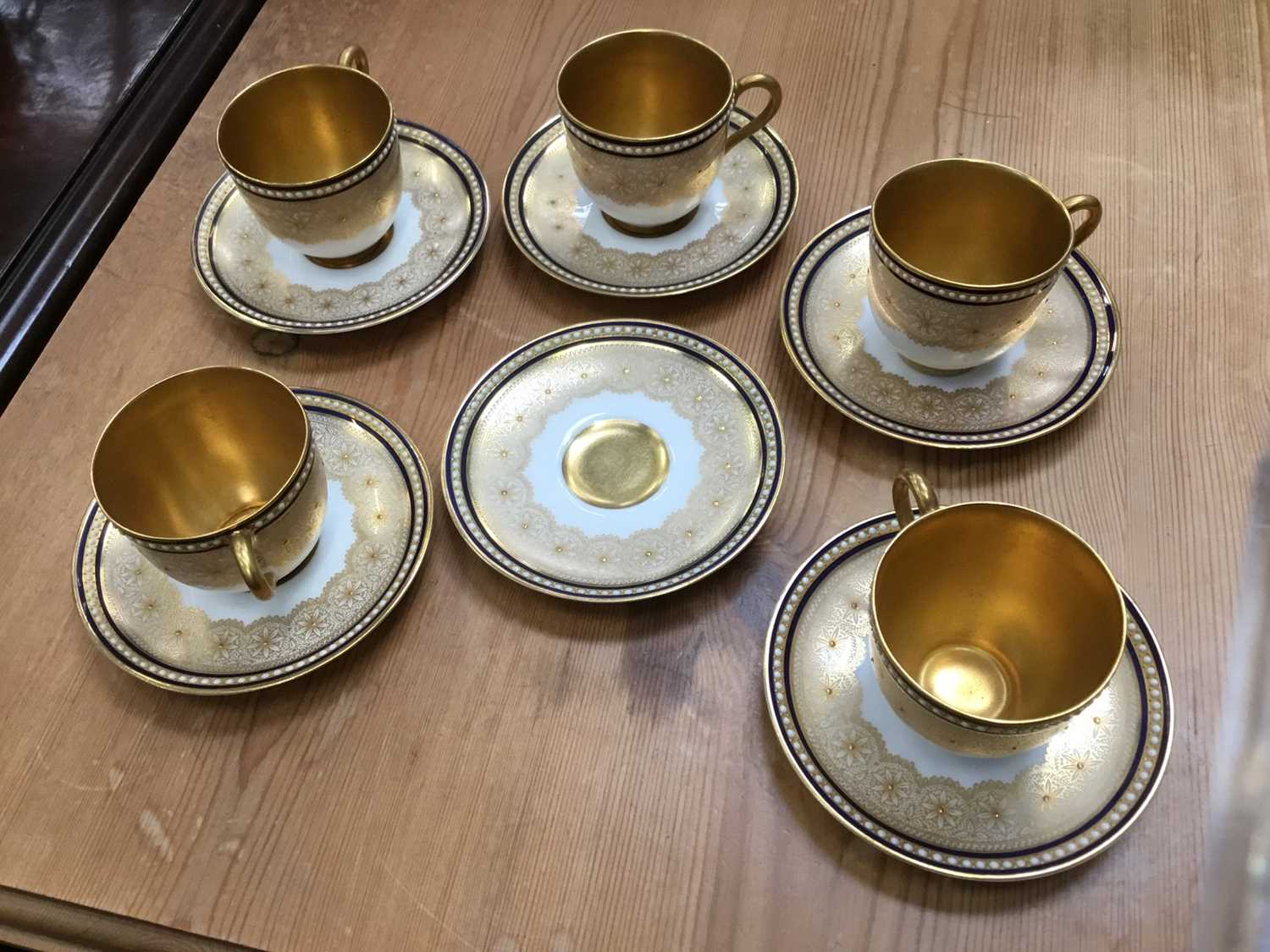 Lot 165 - Group of Royal Worcester cabinet cups and