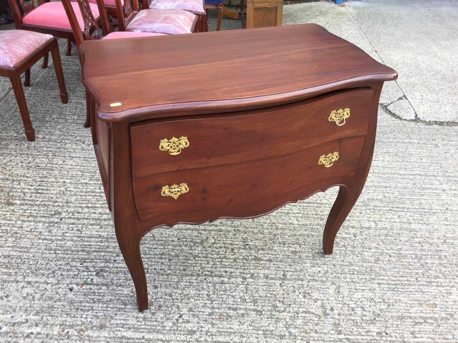 Lot 943 - Reproduction Mahogany Serpentine fronted