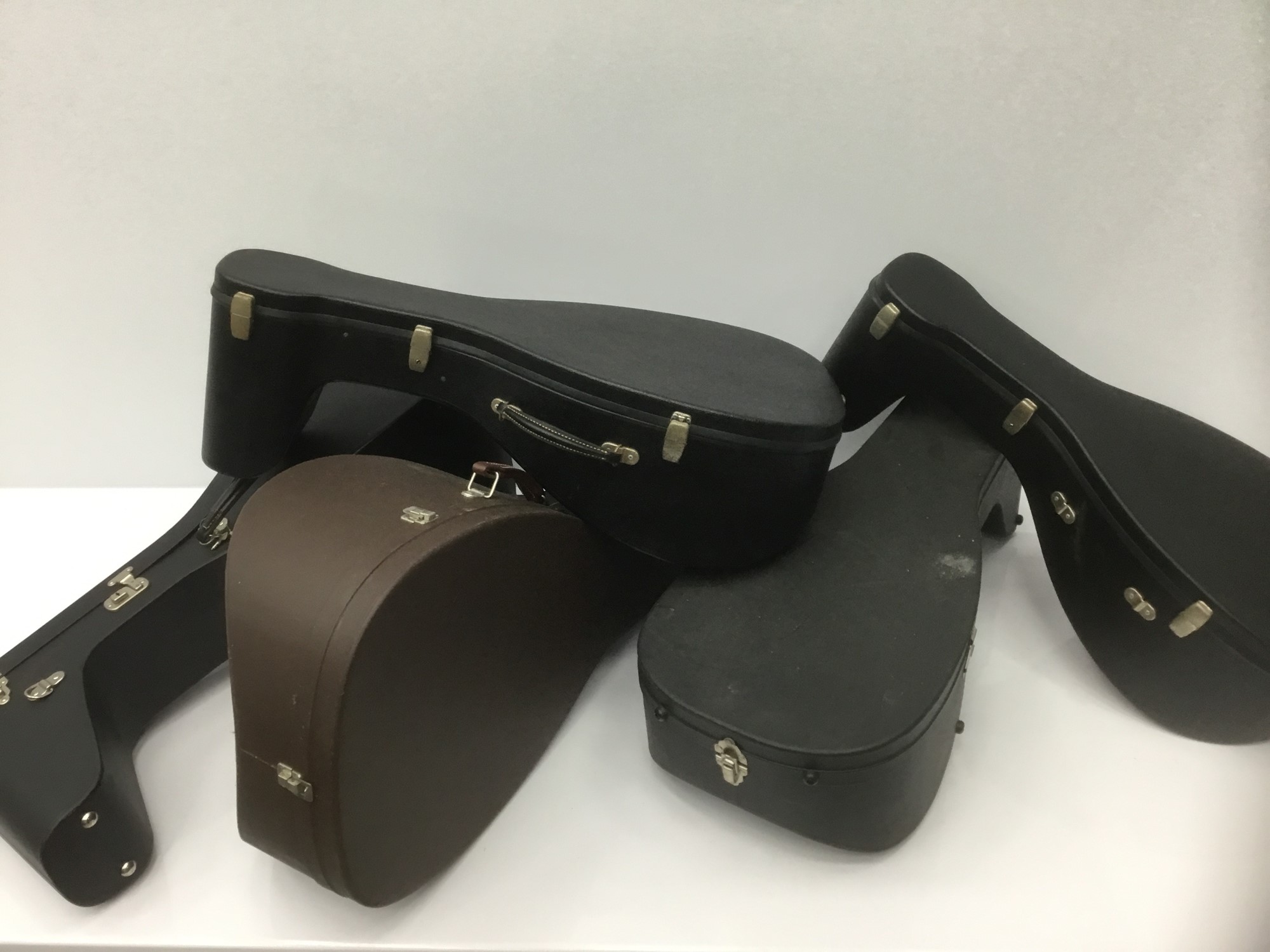 Lot 14 - Collection of five lute cases