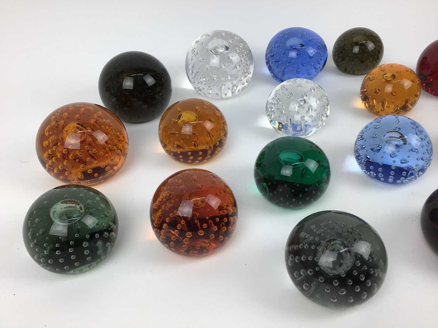 Lot 94 - Collection of Whitefriars controlled bubble