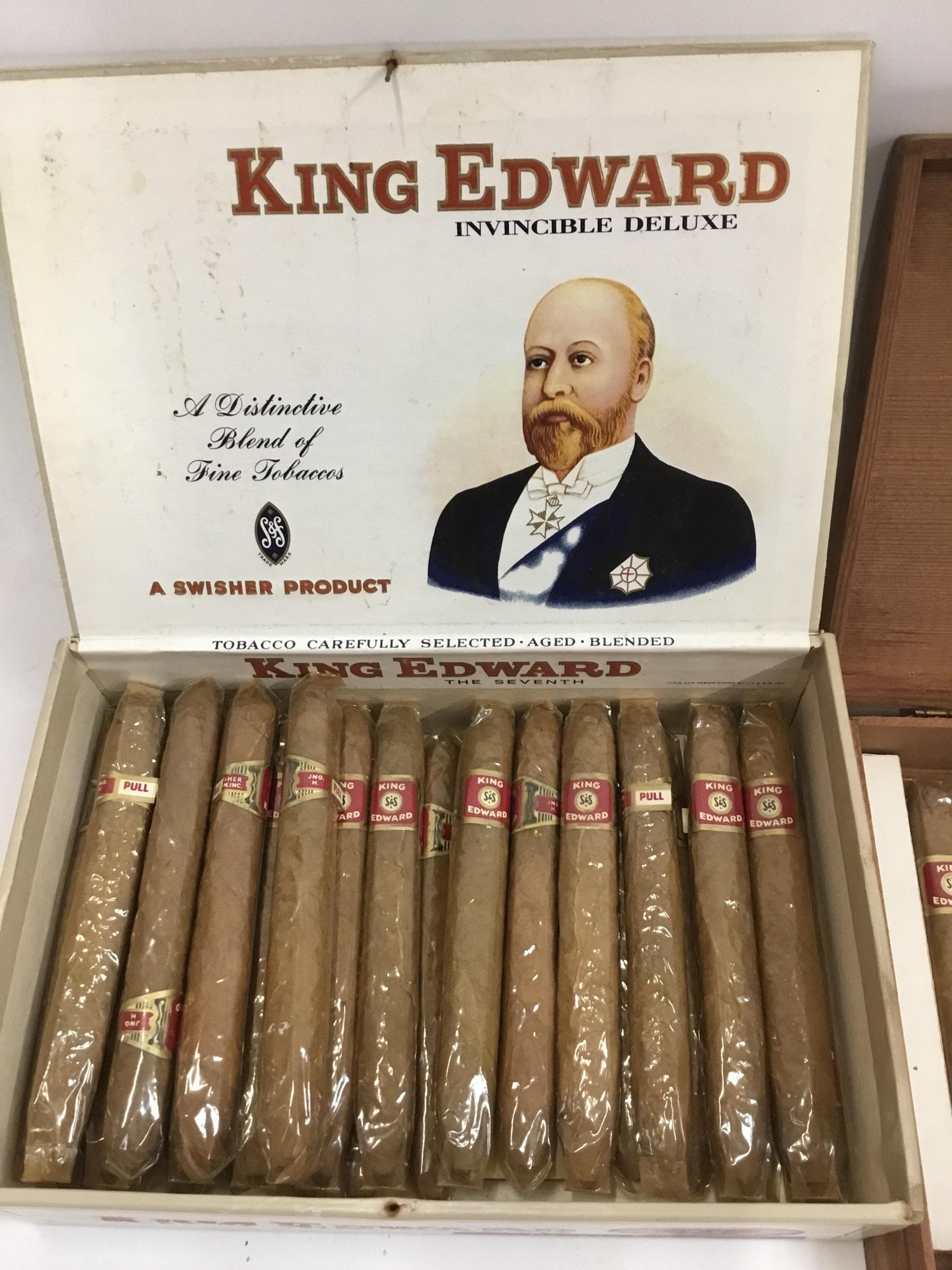Lot 2021 - Two boxes of vintage cigars