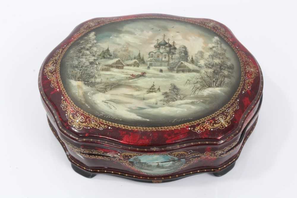 Lot 179 - Russian papier mache box