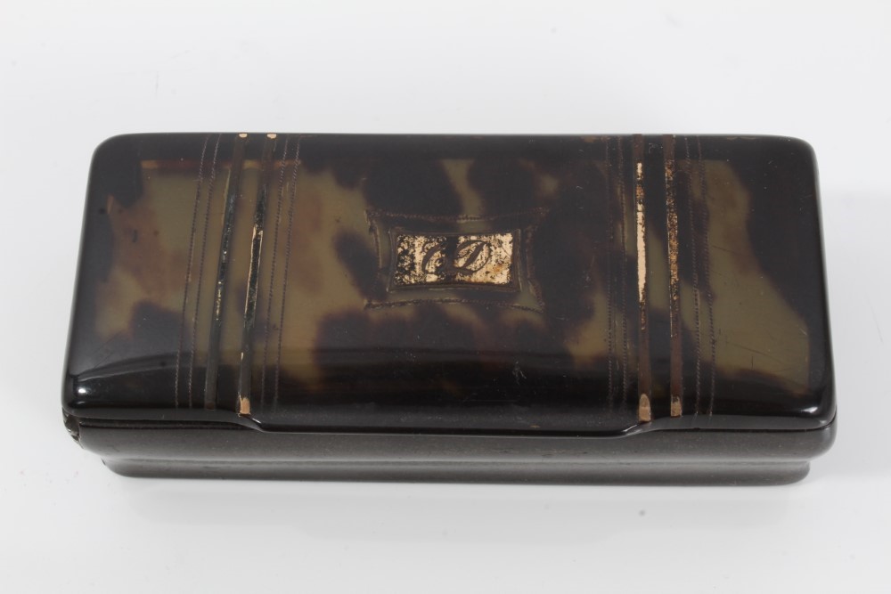 Lot 522 - Regency tortoiseshell snuff box and carved