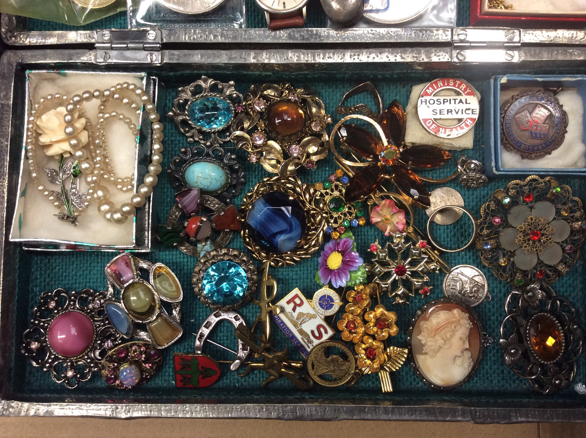 Lot 509 - Two pewter jewellery boxes with contents