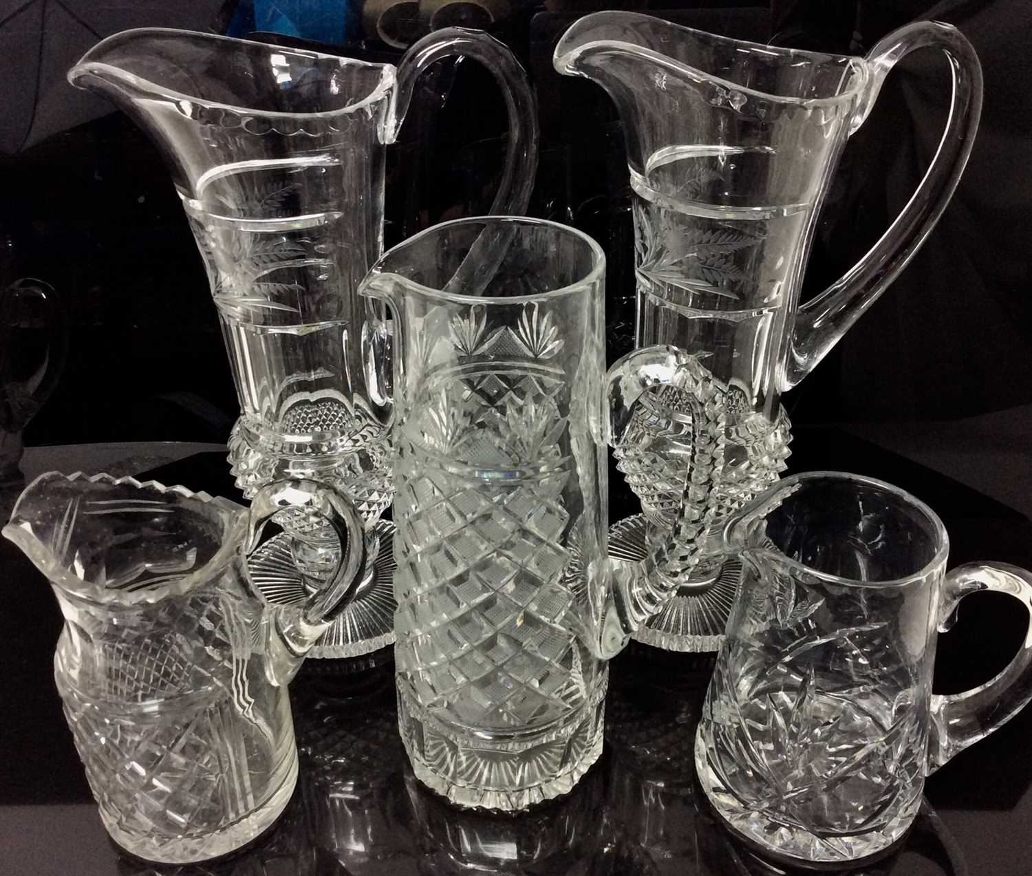 Lot 127 - Good collection of cut glassware, including