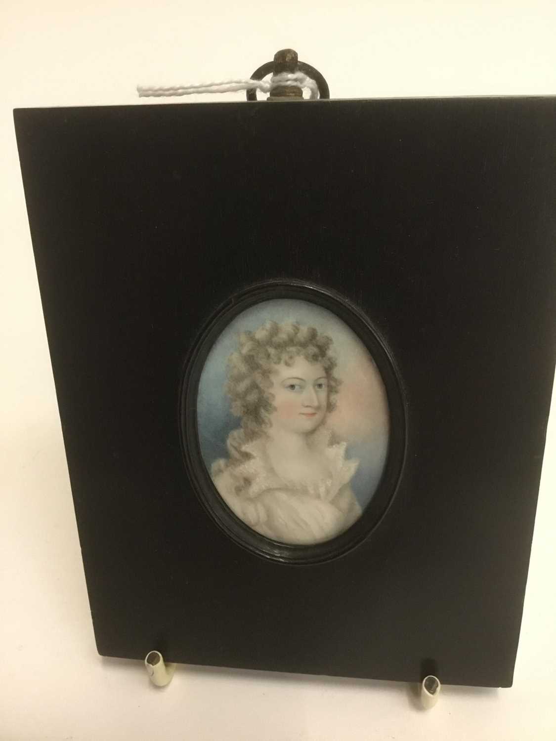 Lot 732 - 18th century portrait miniature on ivory of