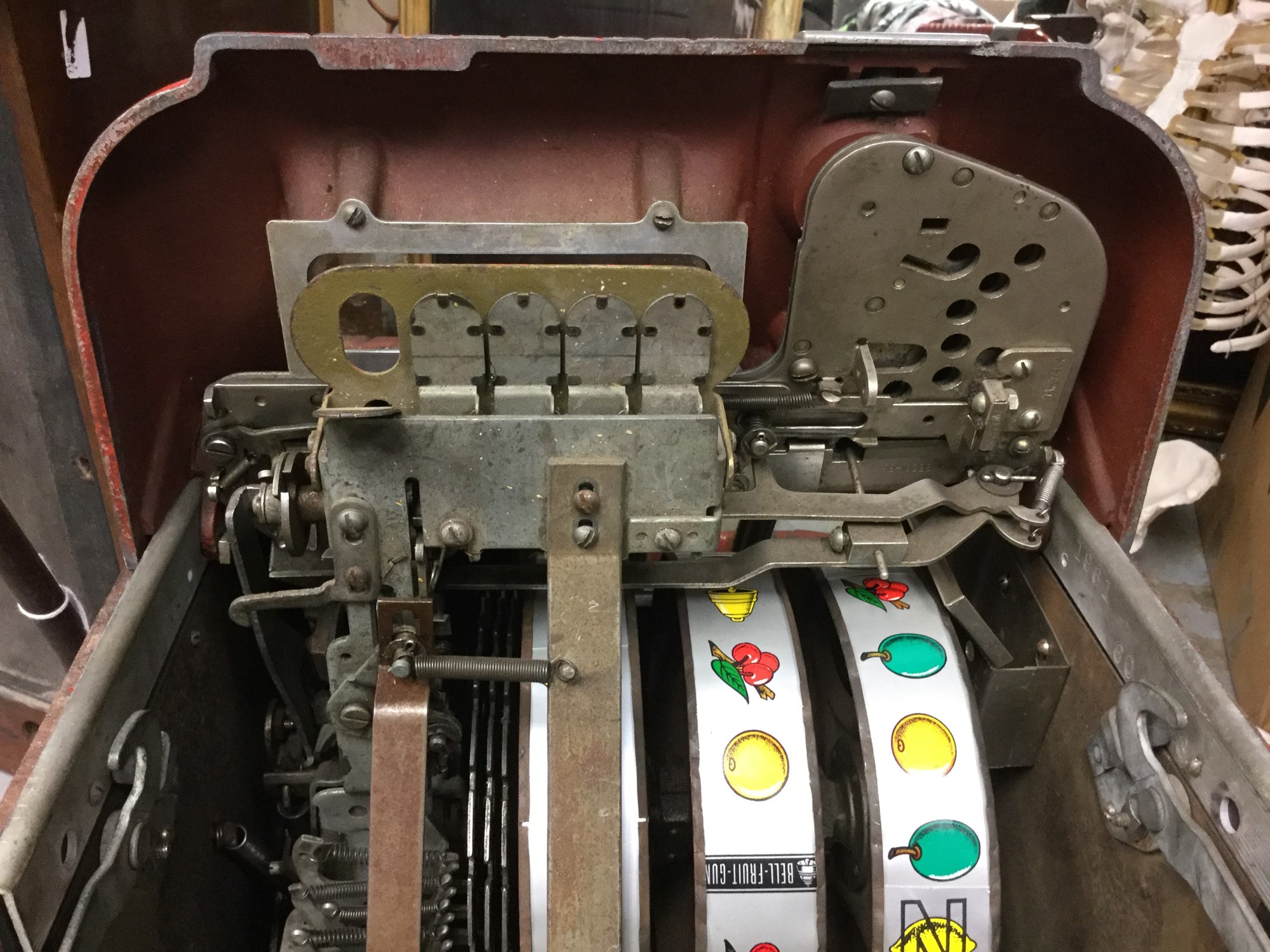 Lot 1111 - Vintage Mills One arm bandit slot machine