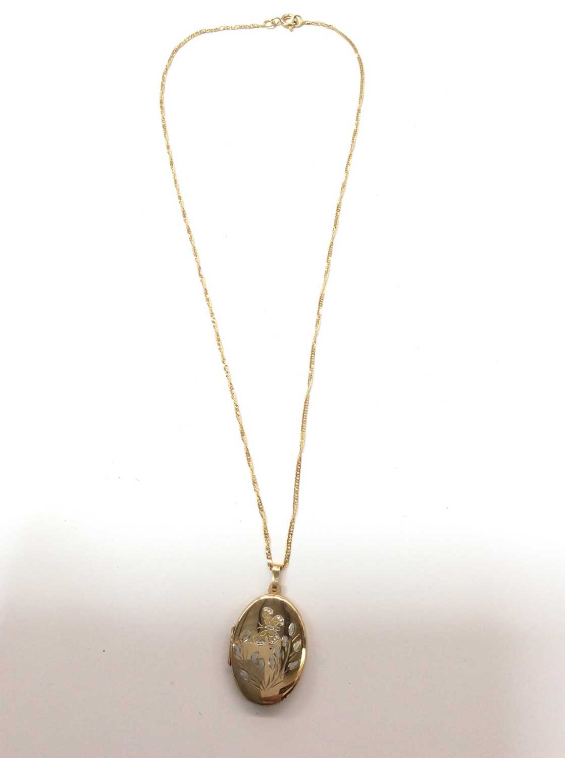 Lot 673 - 9ct gold locket with butterfly design, on