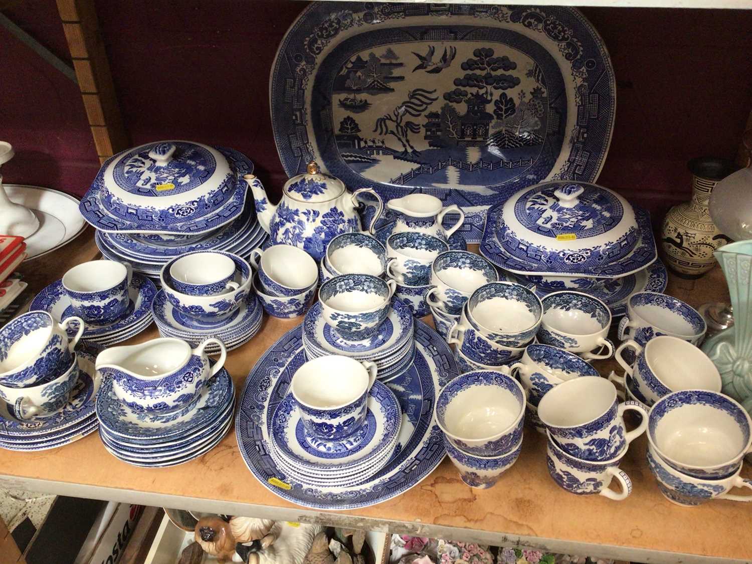 Lot 523 - Quantity blue and white Willow pattern tea