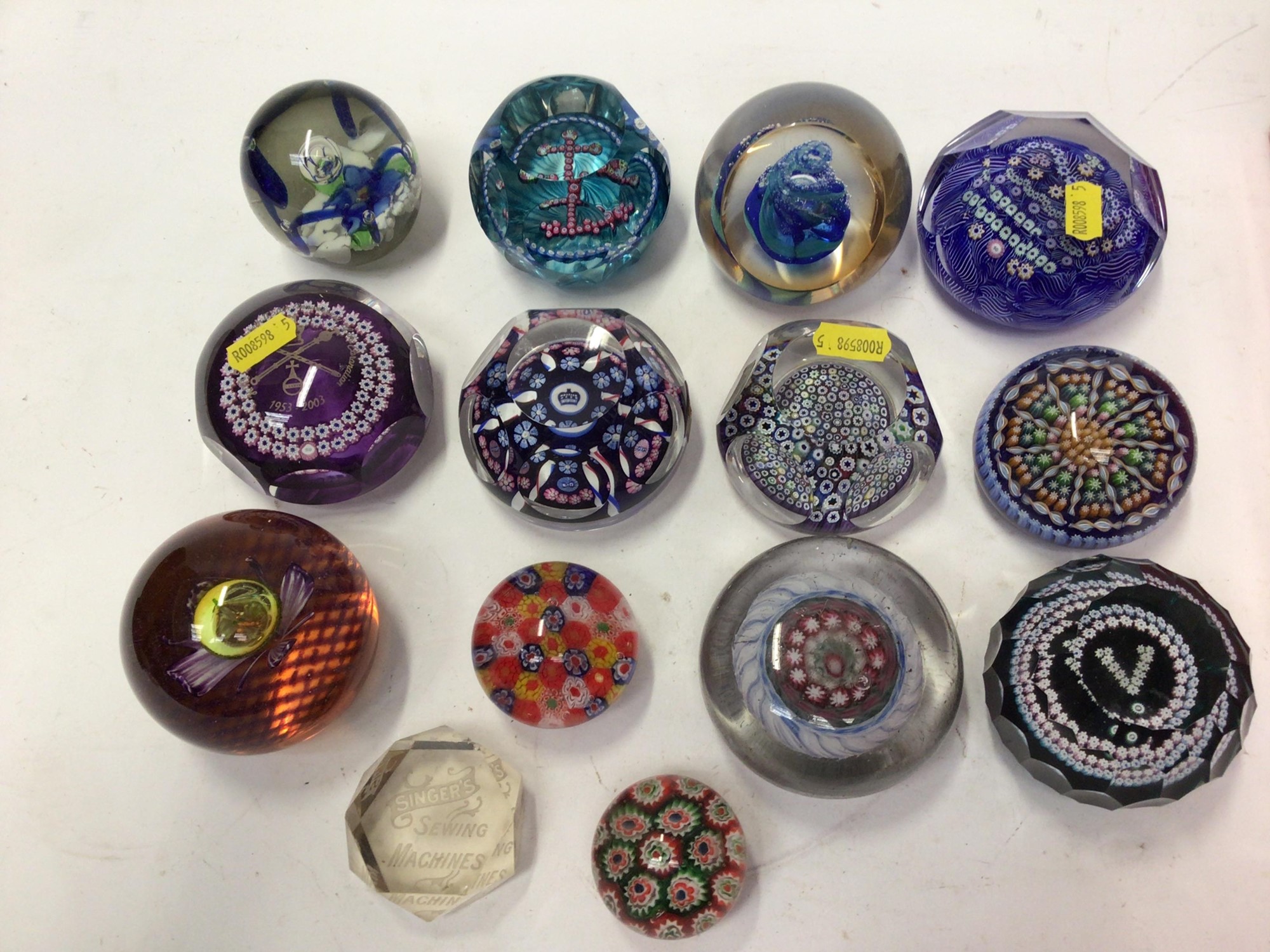 Lot 1019 - Box of glass paperweights to include