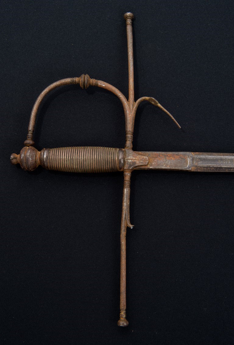 Lot 104 - 17th century Spanish rapier with copper