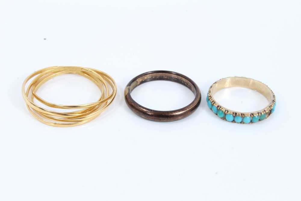Lot 162 - Yellow metal five band interlocking ring,