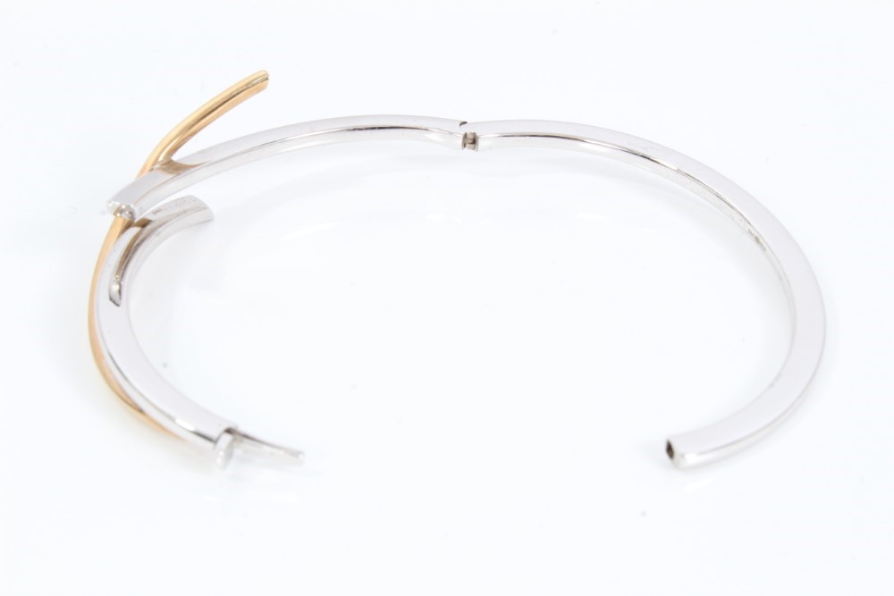Lot 229 - 9ct two colour gold crossover bangle