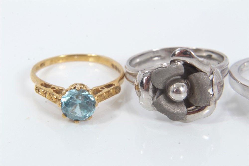 Lot 271 - Four 18ct gold rings
