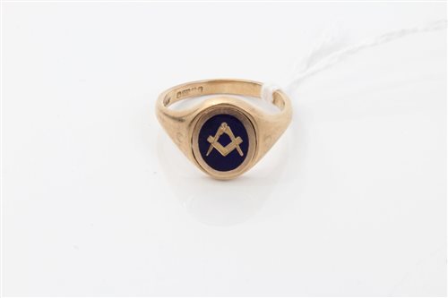 Lot 1527 - Gold (9ct) Masonic swivel signet ring