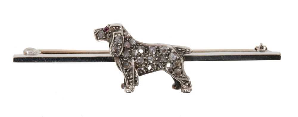 Lot 485 - Novelty diamond set dog brooch