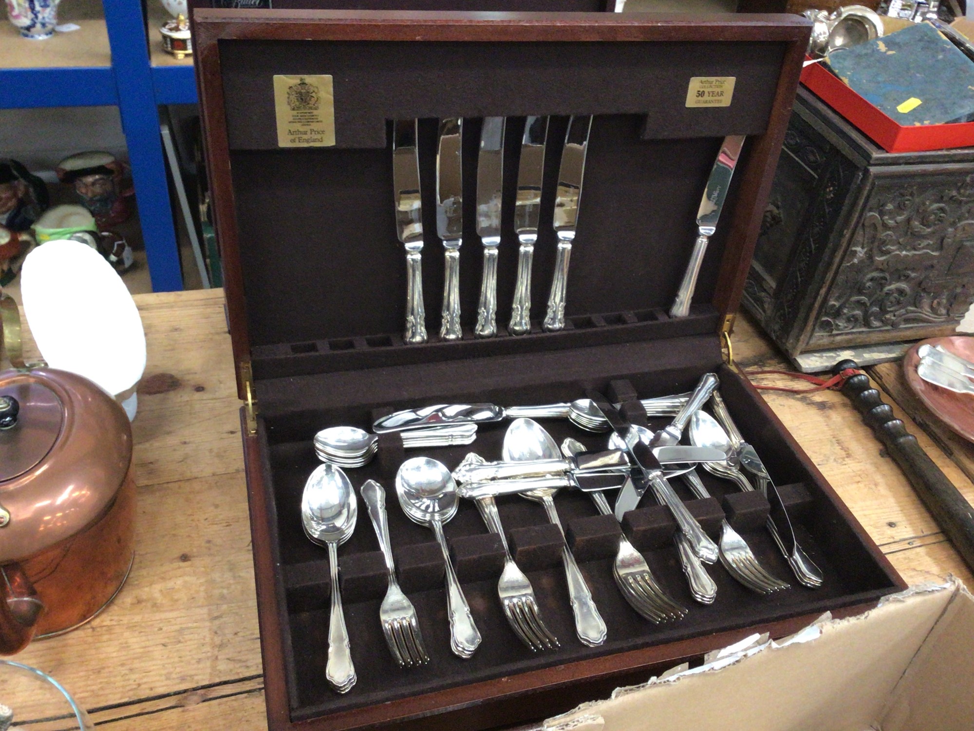 Lot 69 - 2 canteens of Arthur Price cutlery and