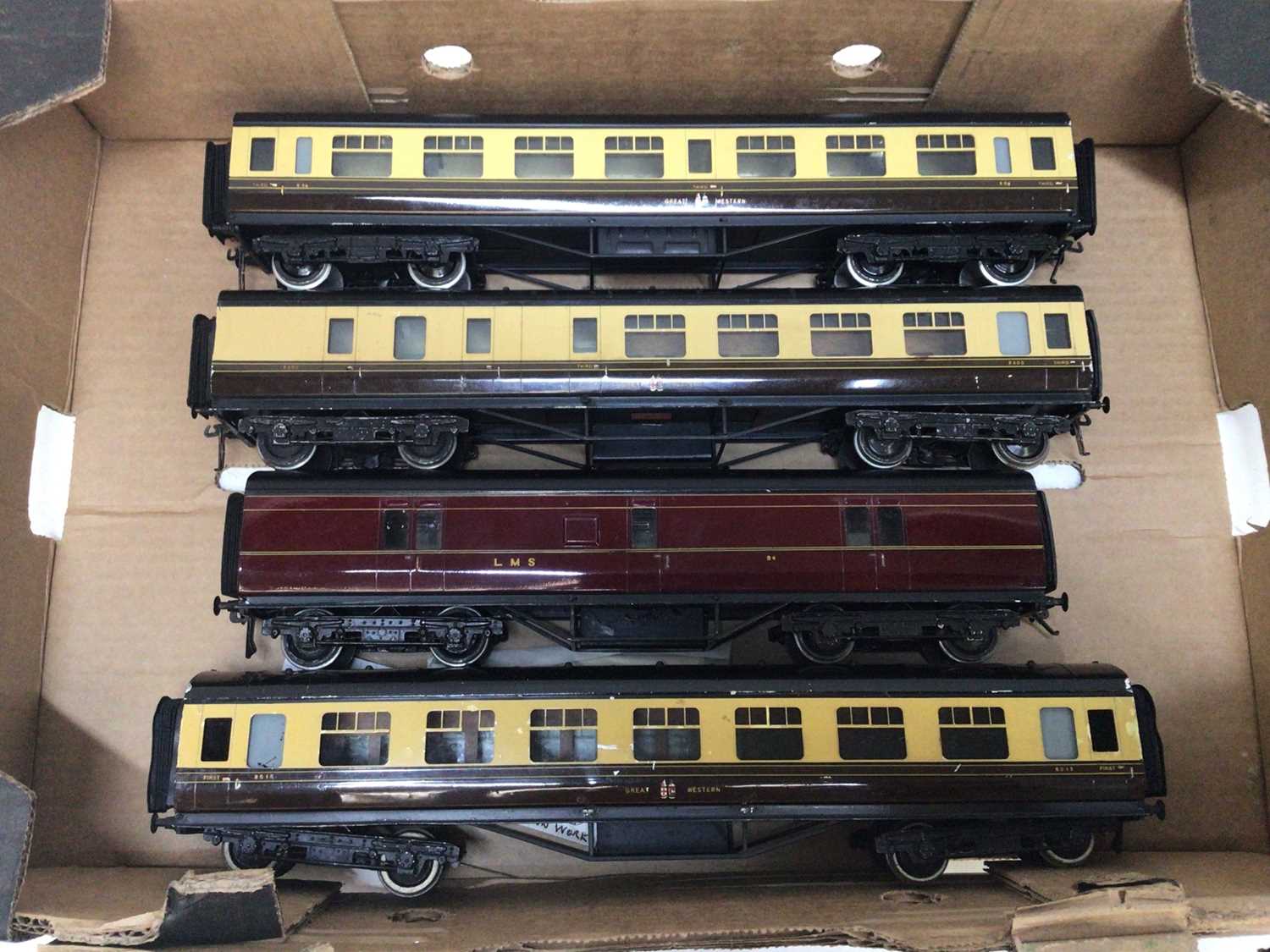 Lot 2450 - Railway Exley "O" gauge tinplate carriages,