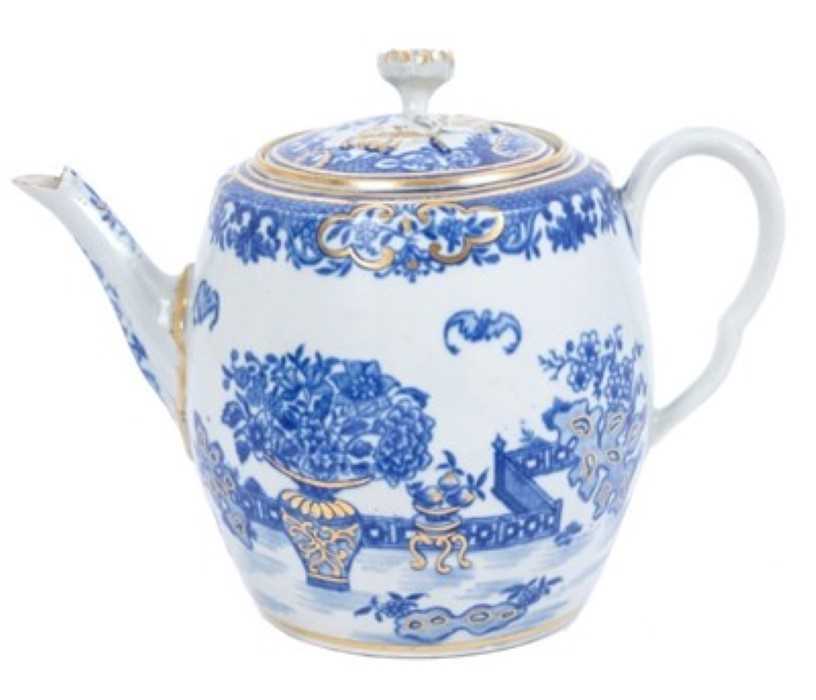 Lot 319 - Worcester blue printed Bat pattern teapot