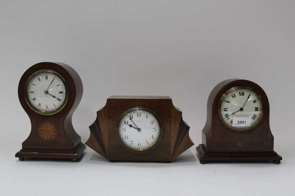 Lot 2501 - Inlaid Edwardian balloon clock with convex