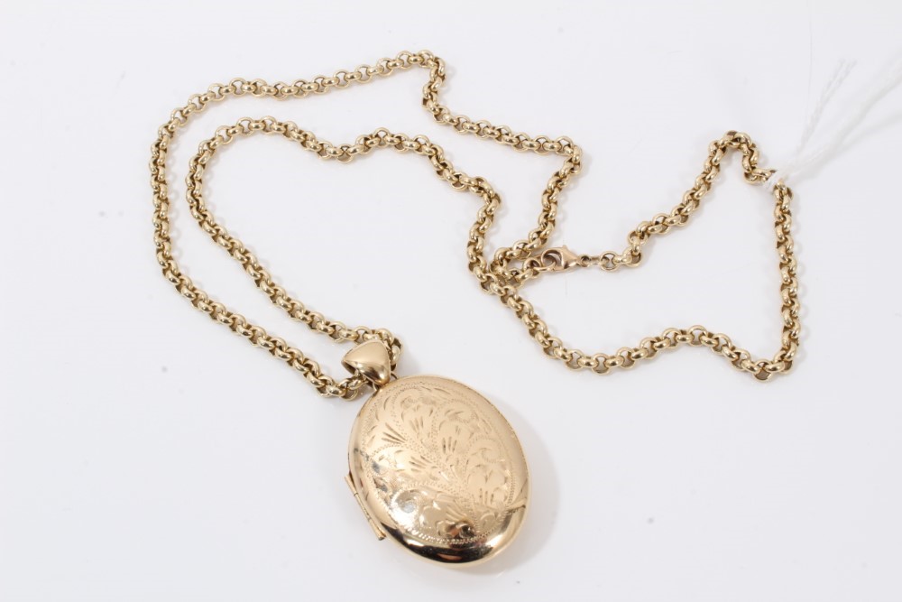 Lot 260 - 9ct gold oval locket pendant on 9ct gold